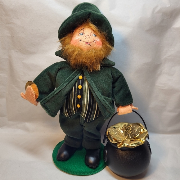 Annalee | Other | Annalee Leprechaun Doll With Pot Of Gold Happy Irish ...